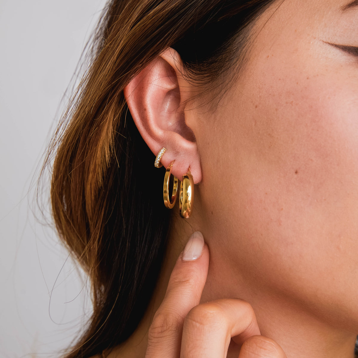 Chunky Rounded Hoops – Timeless Luxury LA