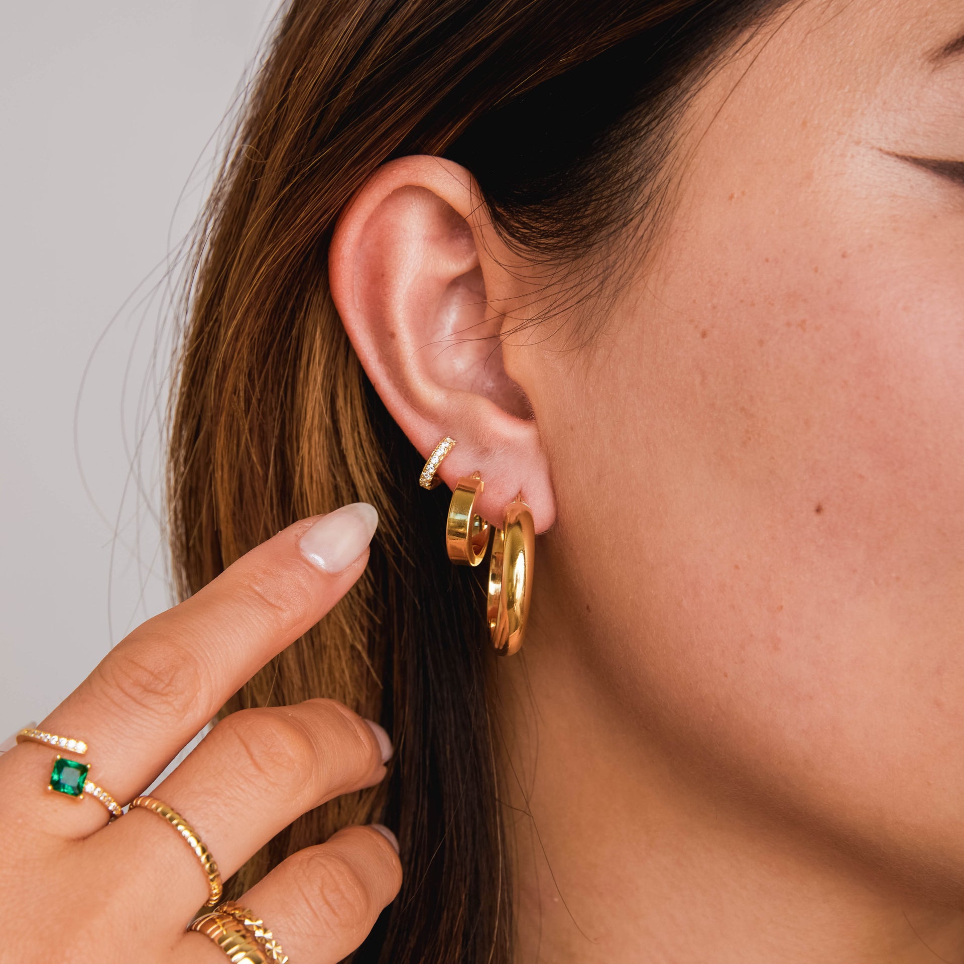 Chunky Rounded Hoops – Timeless Luxury LA